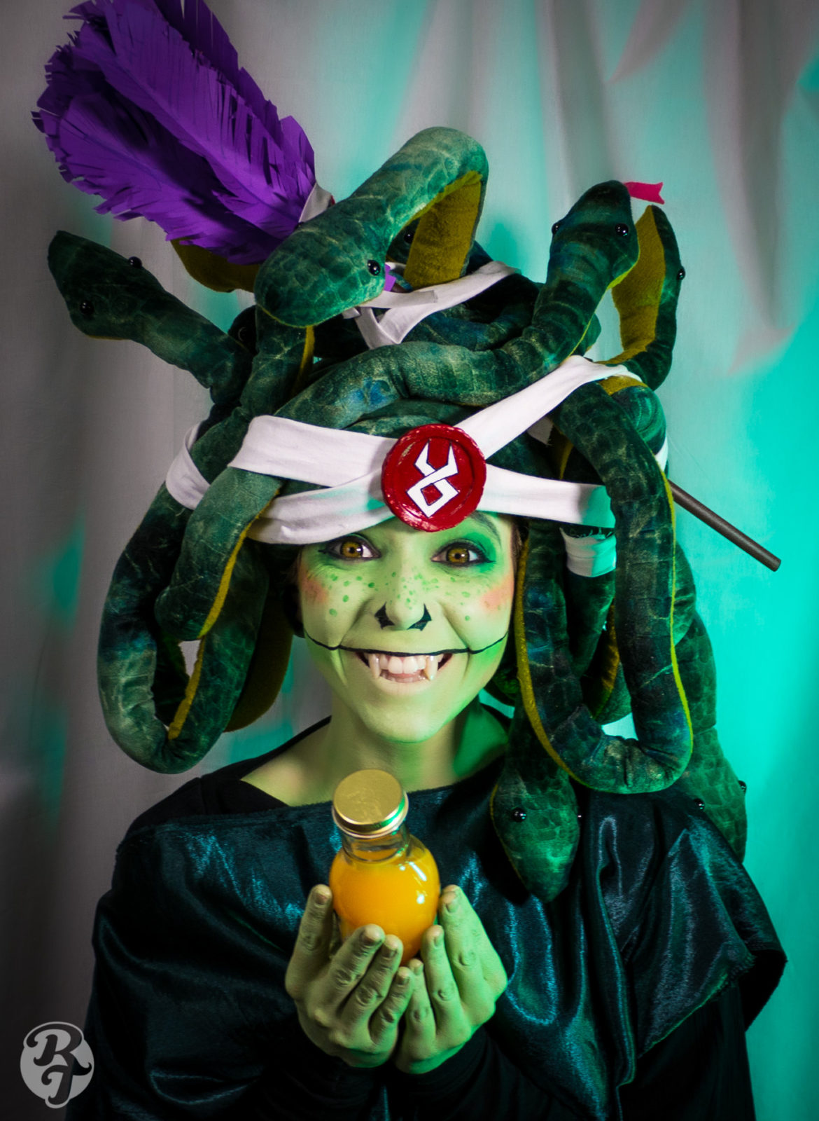 Duty Bound Gorgon: Dusa Cosplay – RandomTuesday